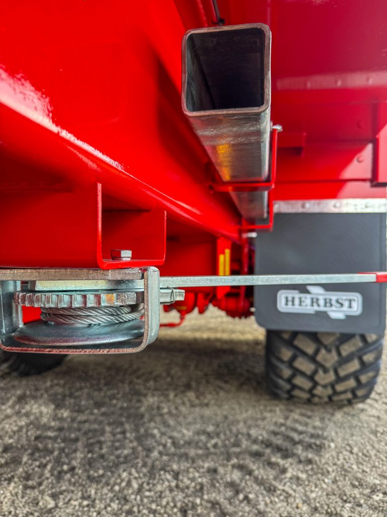 Super 16T Dump Trailer - Herbst Machinery Ltd