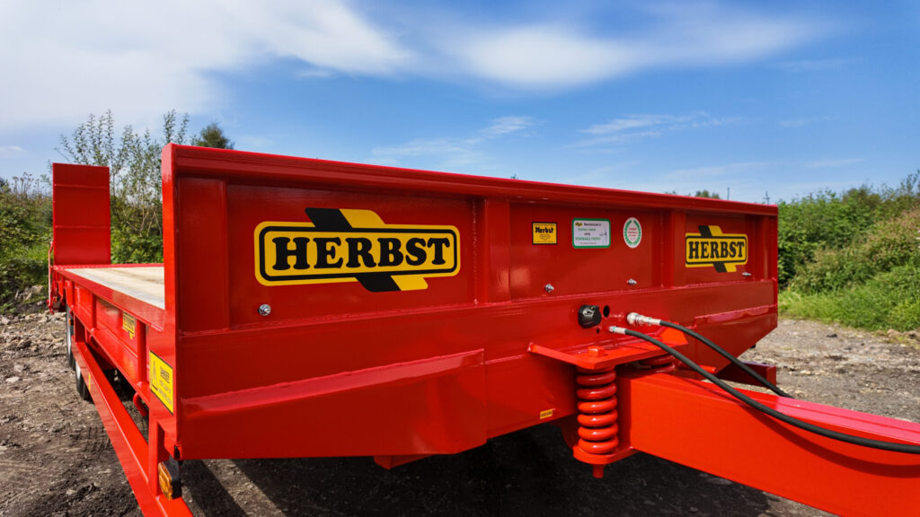 19T GROSS LOW LOADER - Herbst Machinery Ltd